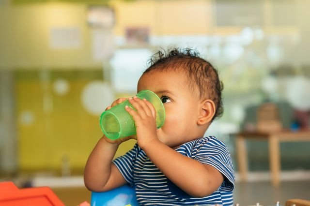 When should a toddler drink from an open cup? And other cup drinking ...