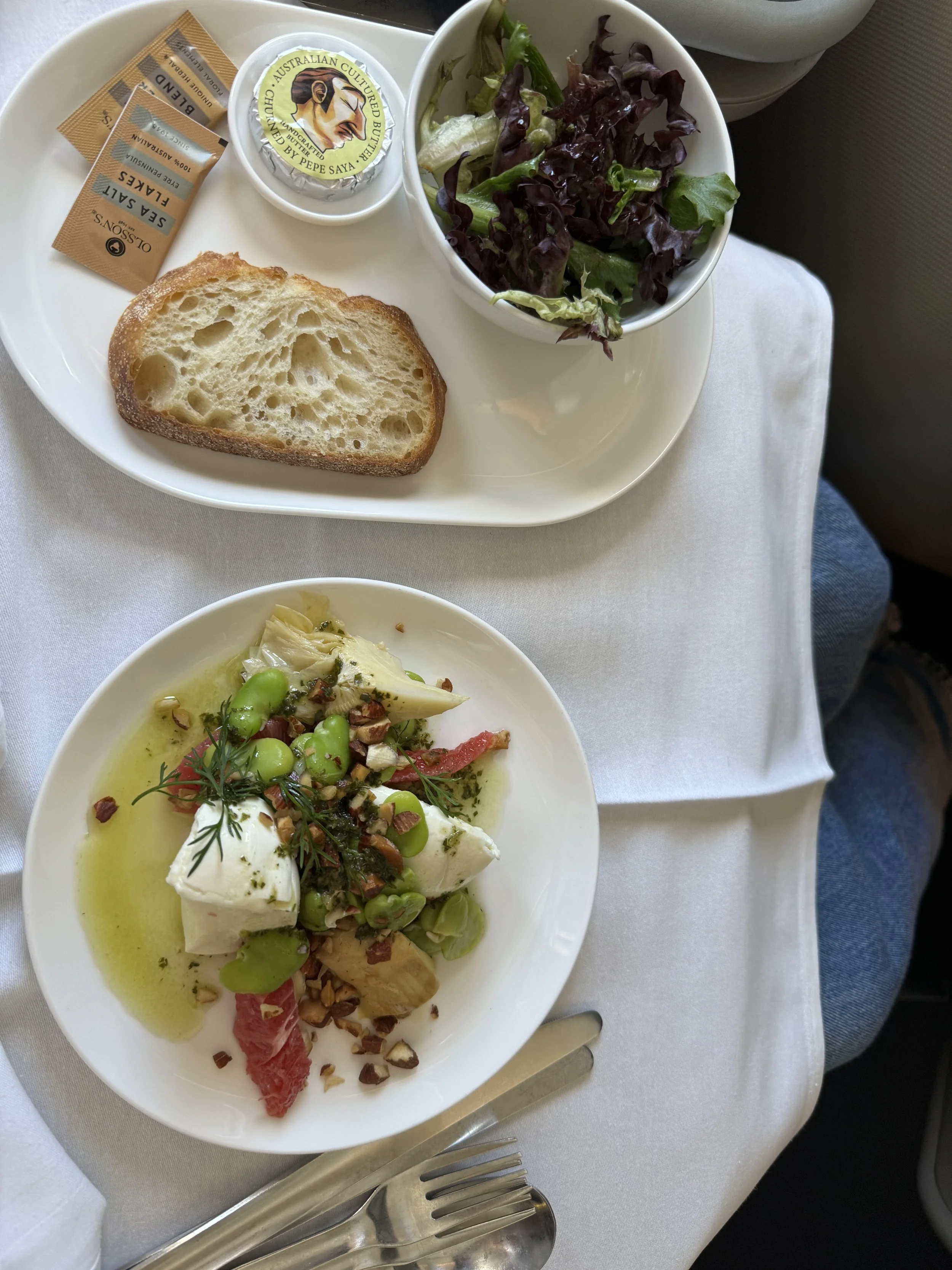 Flight Review - Trippaway's Qantas A330-200 BNE to SIN Business Class ...