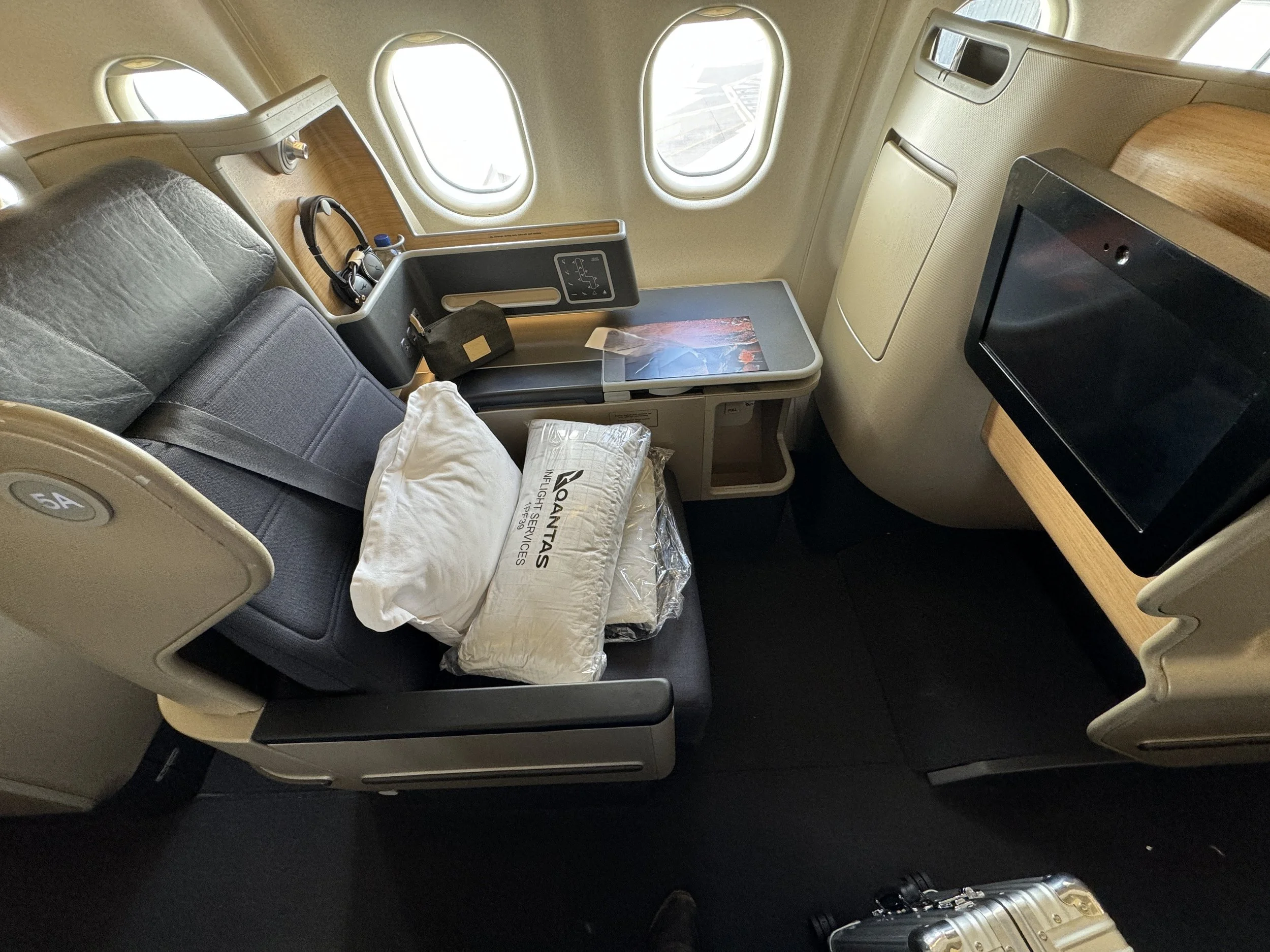 Flight Review - Trippaway's Qantas A330-200 BNE to SIN Business Class ...