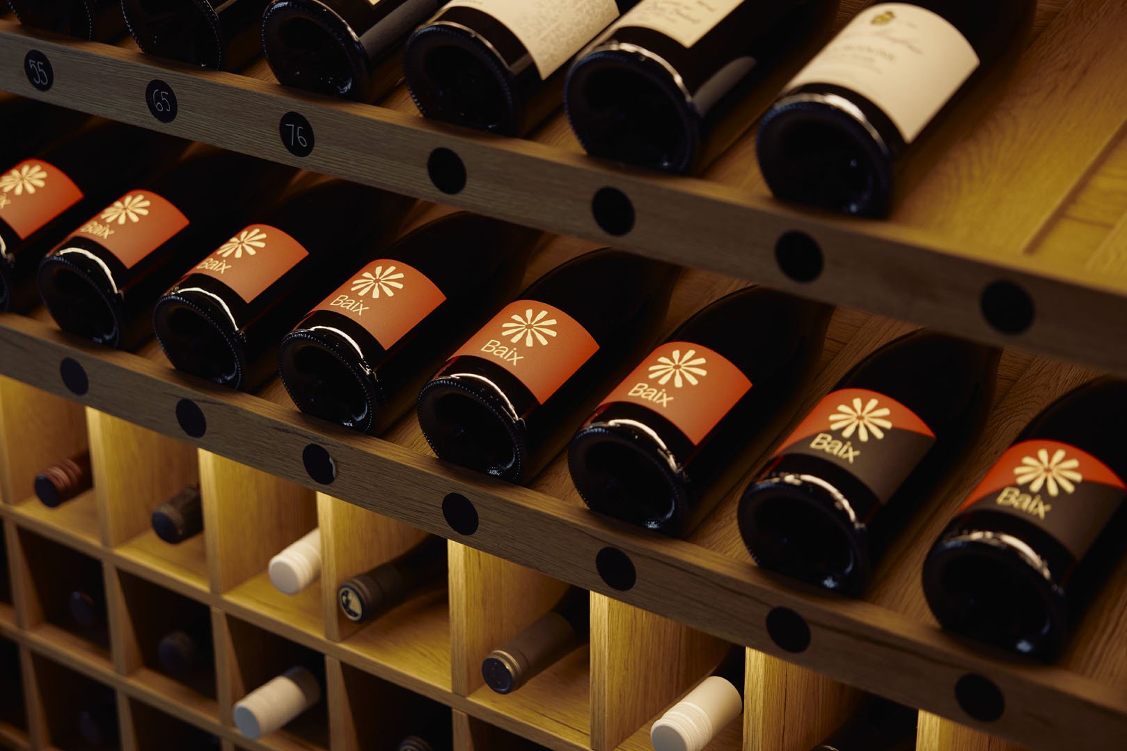 81 Bay Wine Bar — Baix
