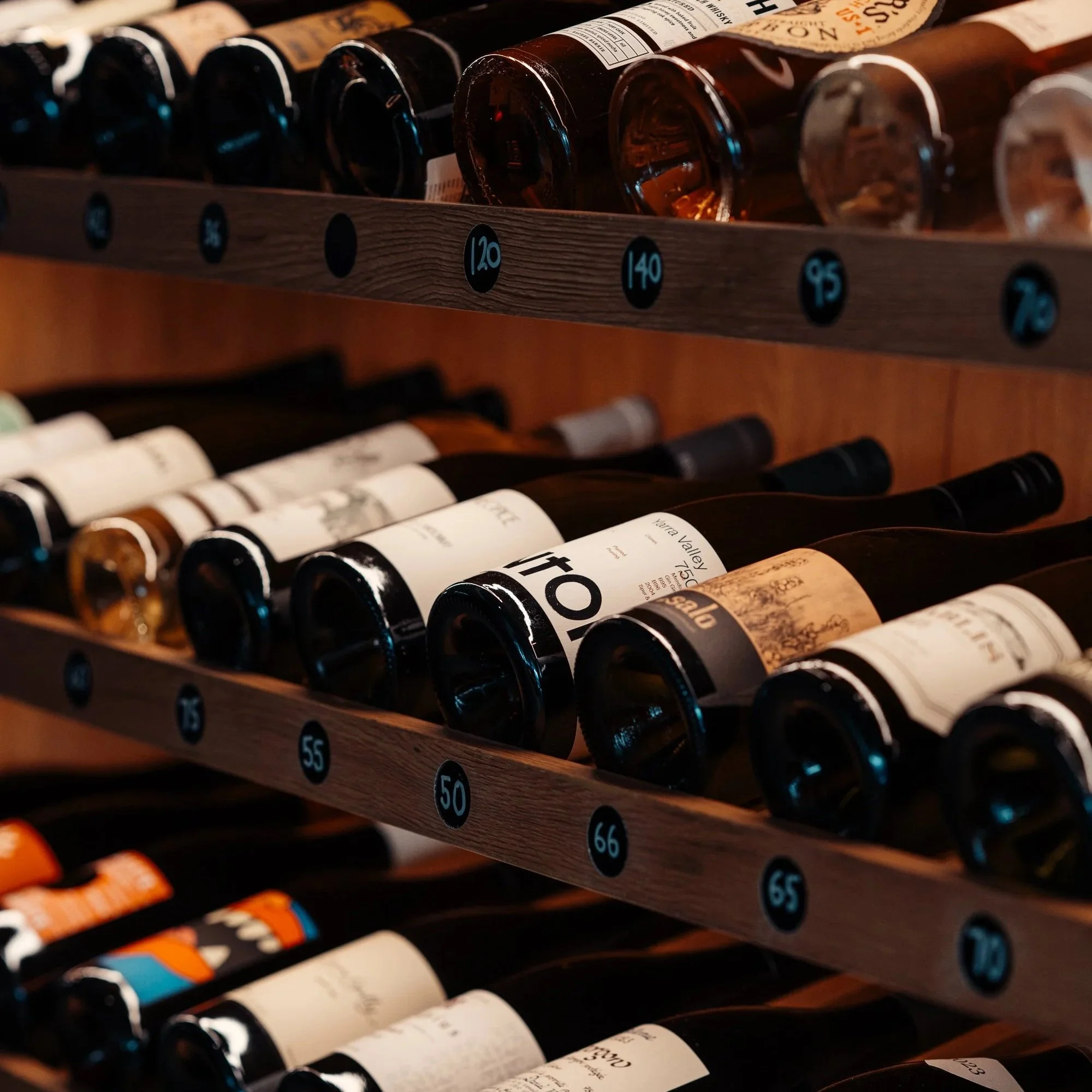 81 Bay Wine Bar — Baix