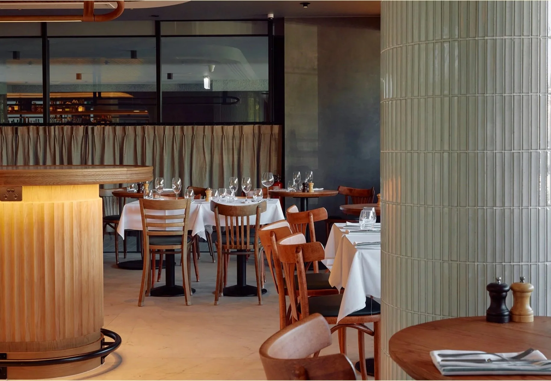 81 Bay Wine Bar — Baix