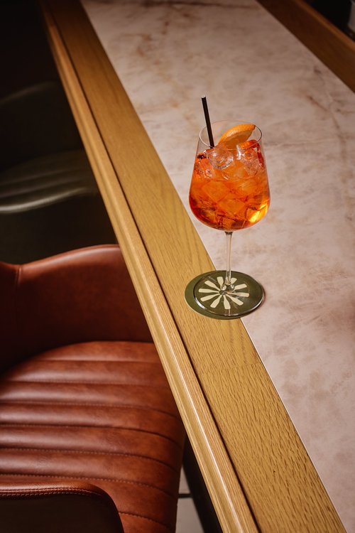81 Bay Wine Bar — Baix