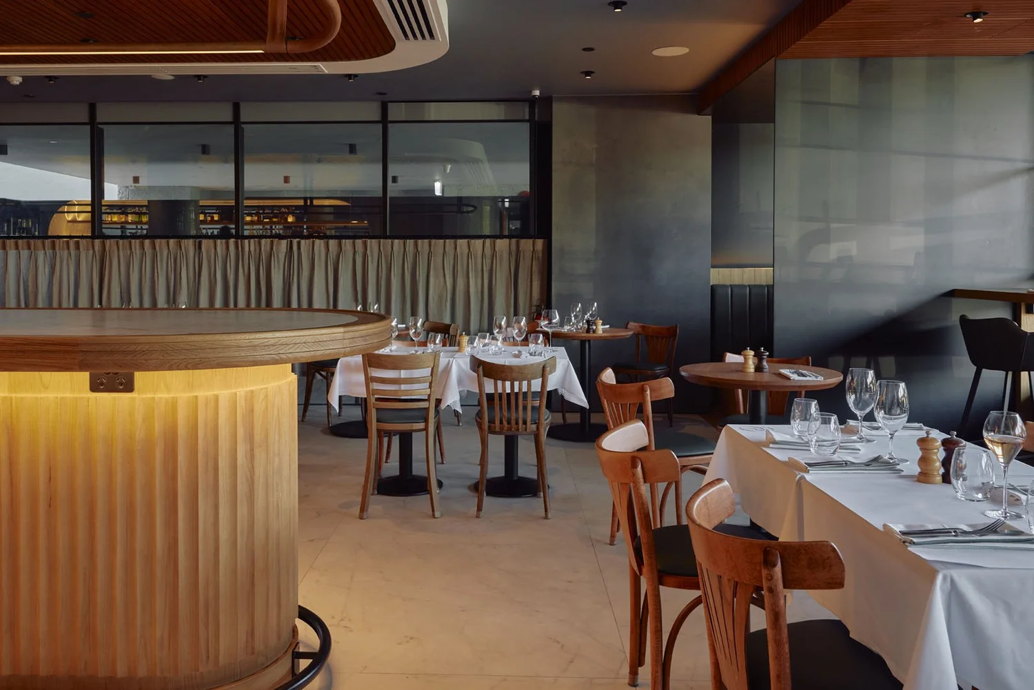 81 Bay Wine Bar — Baix