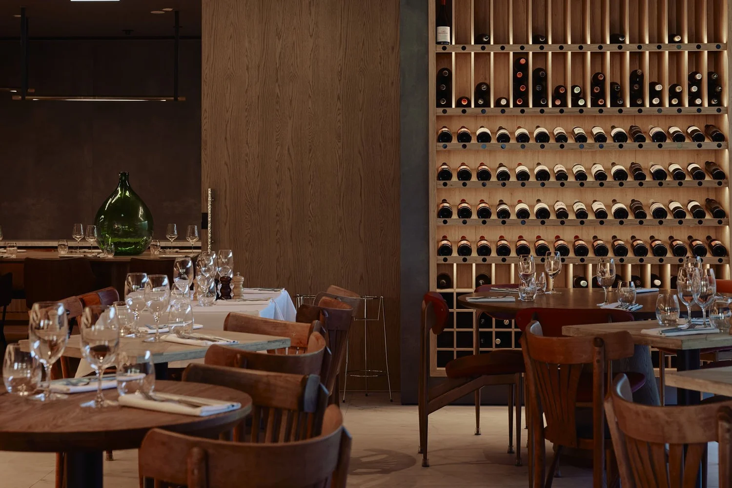 81 Bay Wine Bar — Baix