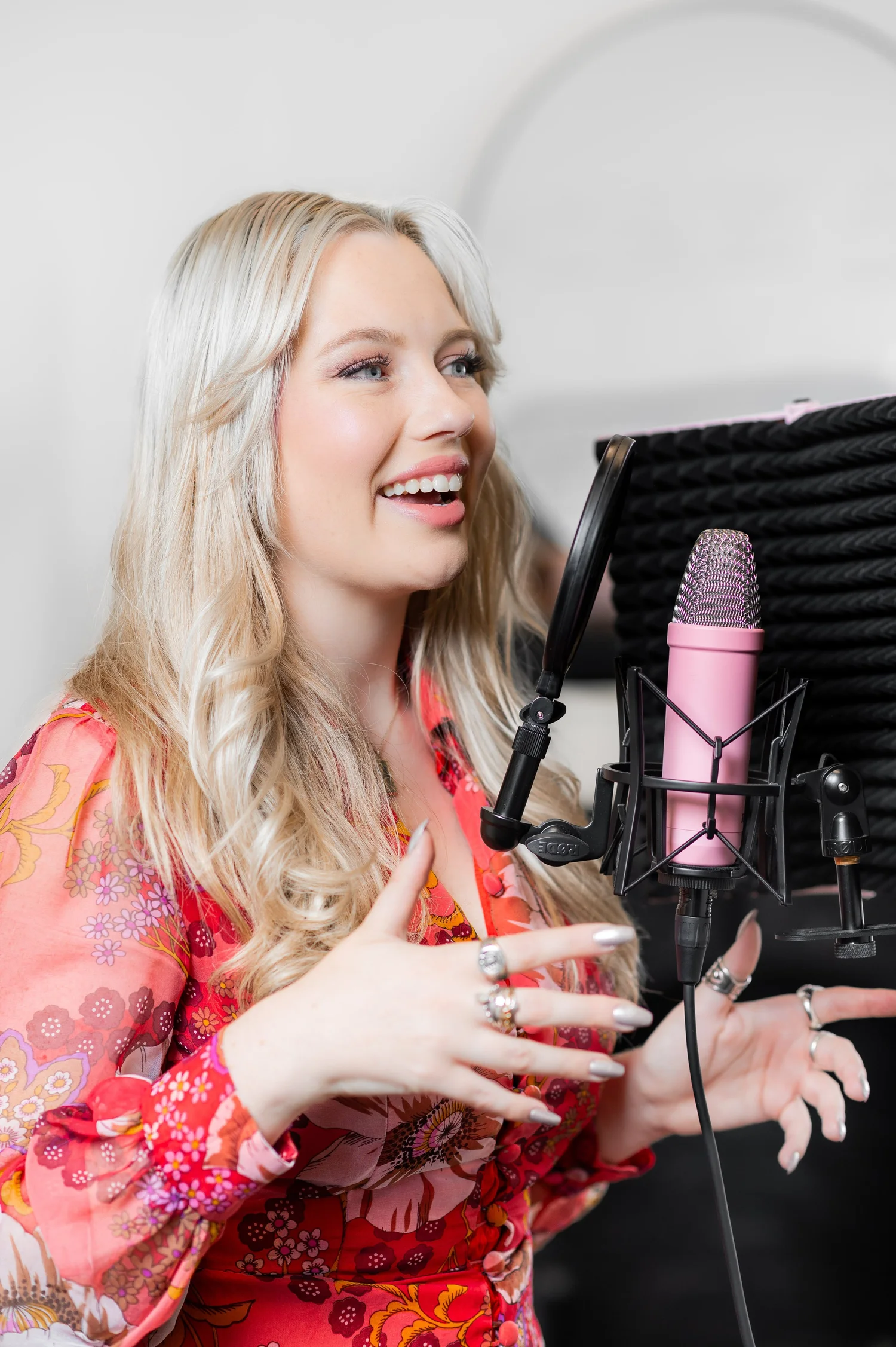 Reach Out | Get Started Today - Contact Now — Jess Hunt ~ Voice Over Artist