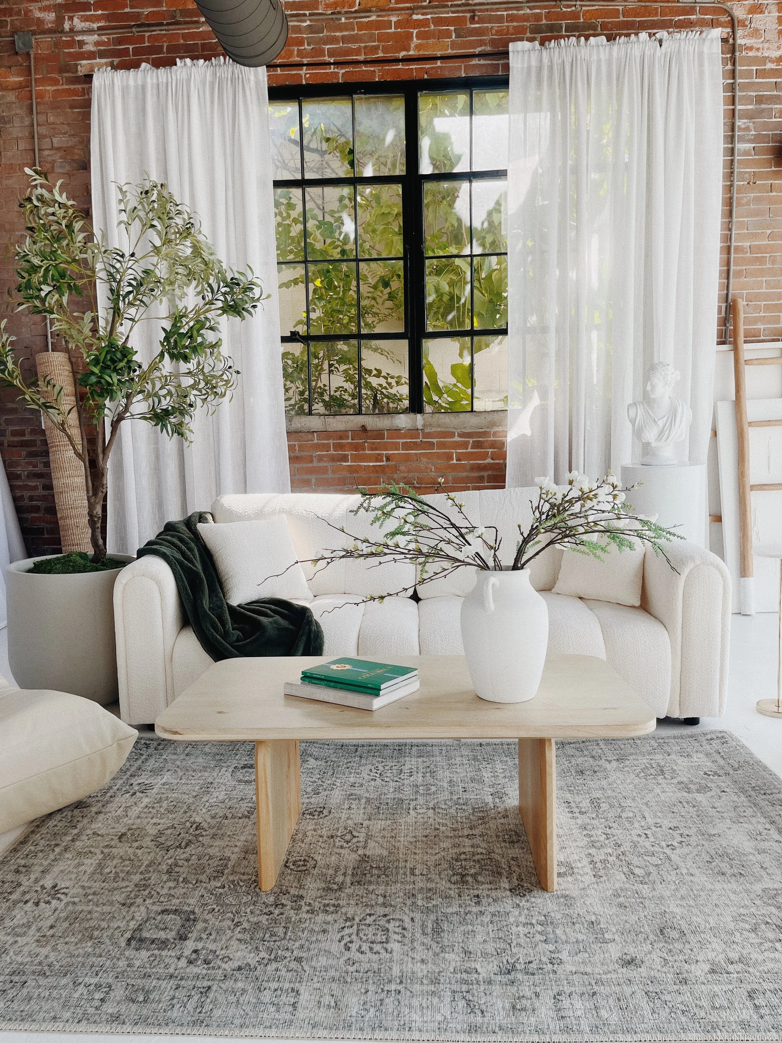 THE QUE STUDIO | Photo Studio Rental Columbus Ohio