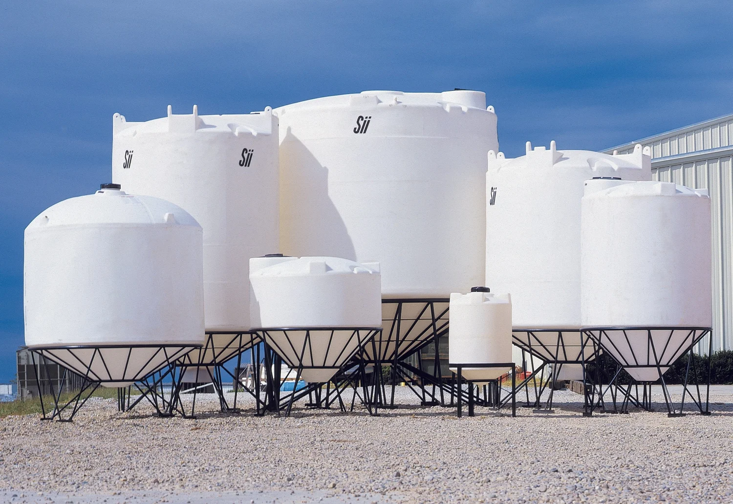 Importance of Cone-Bottom Tanks for Industrial Storage Needs — W I P C O