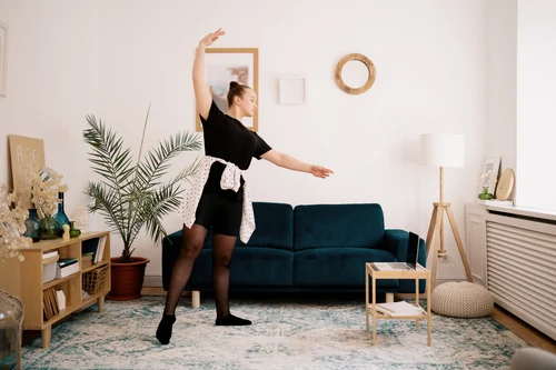 Dance Moves for Beginners: Mastering the Basics at Home — YouDance.com