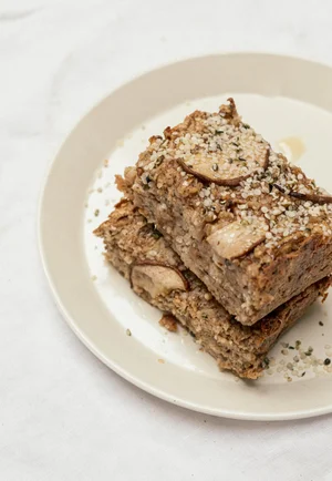 Pear, Vanilla + Hemp Baked Oats | Two Raw Sisters