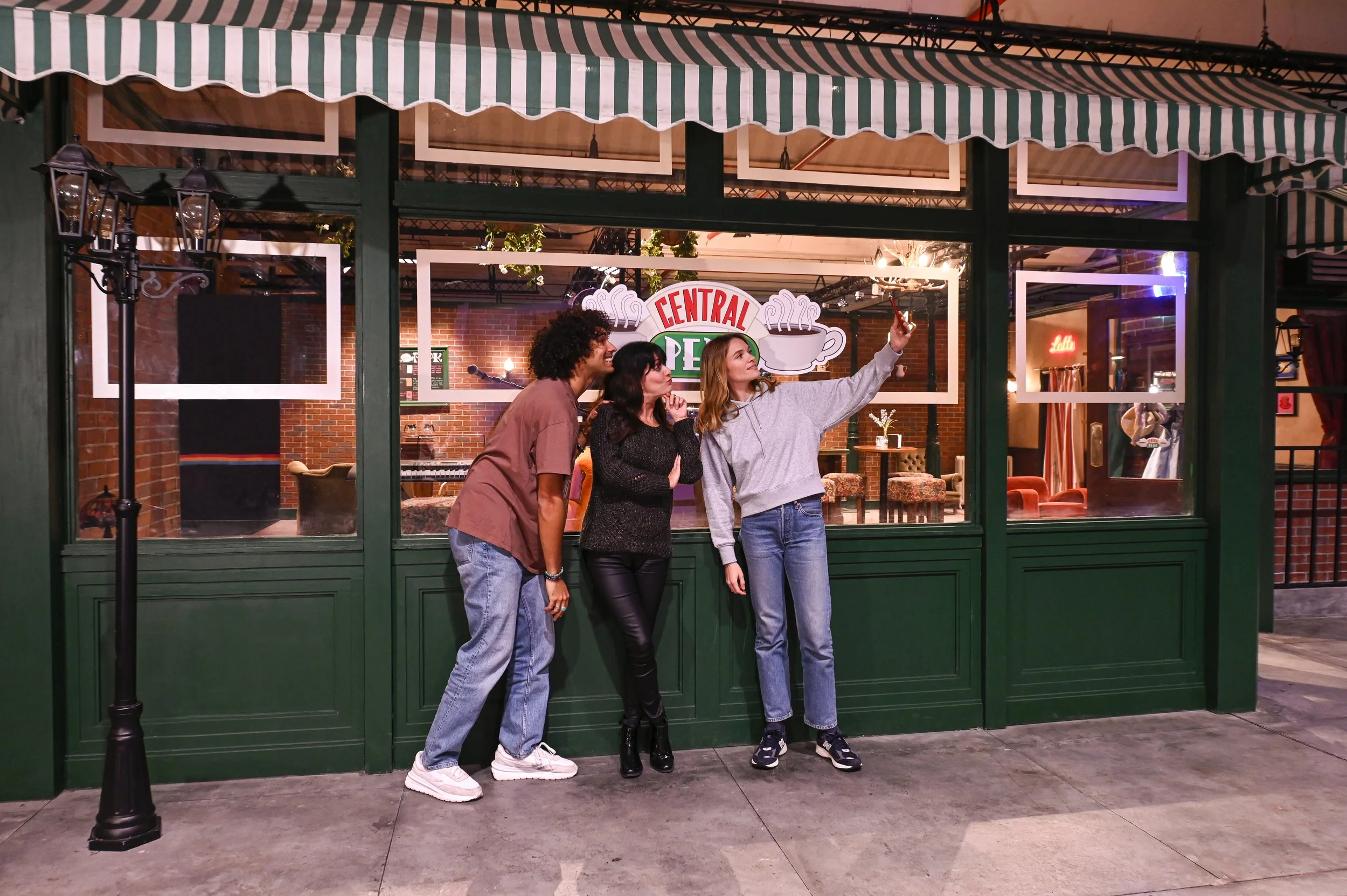 Friends Experience UK | Friends Tour: FRIENDS™ Experience — London ...