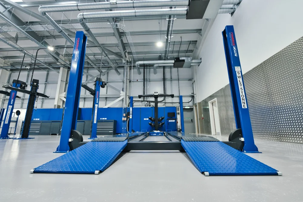 4 Post Car Lifts & Four Post Vehicle Lifts | Garage & MOT Lifts | GEMCO