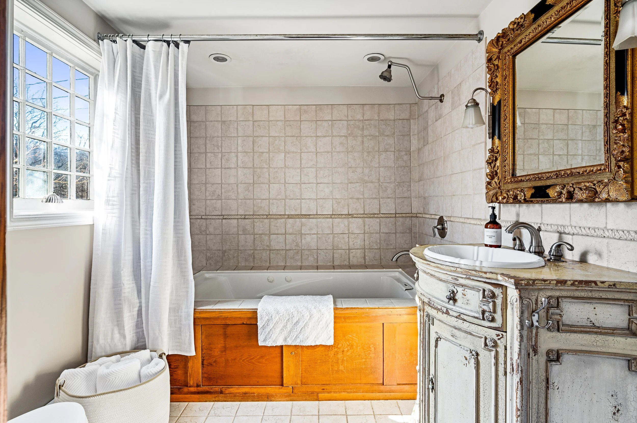 Rooms | Explore Luxury Suites — Stratton Creek Inn