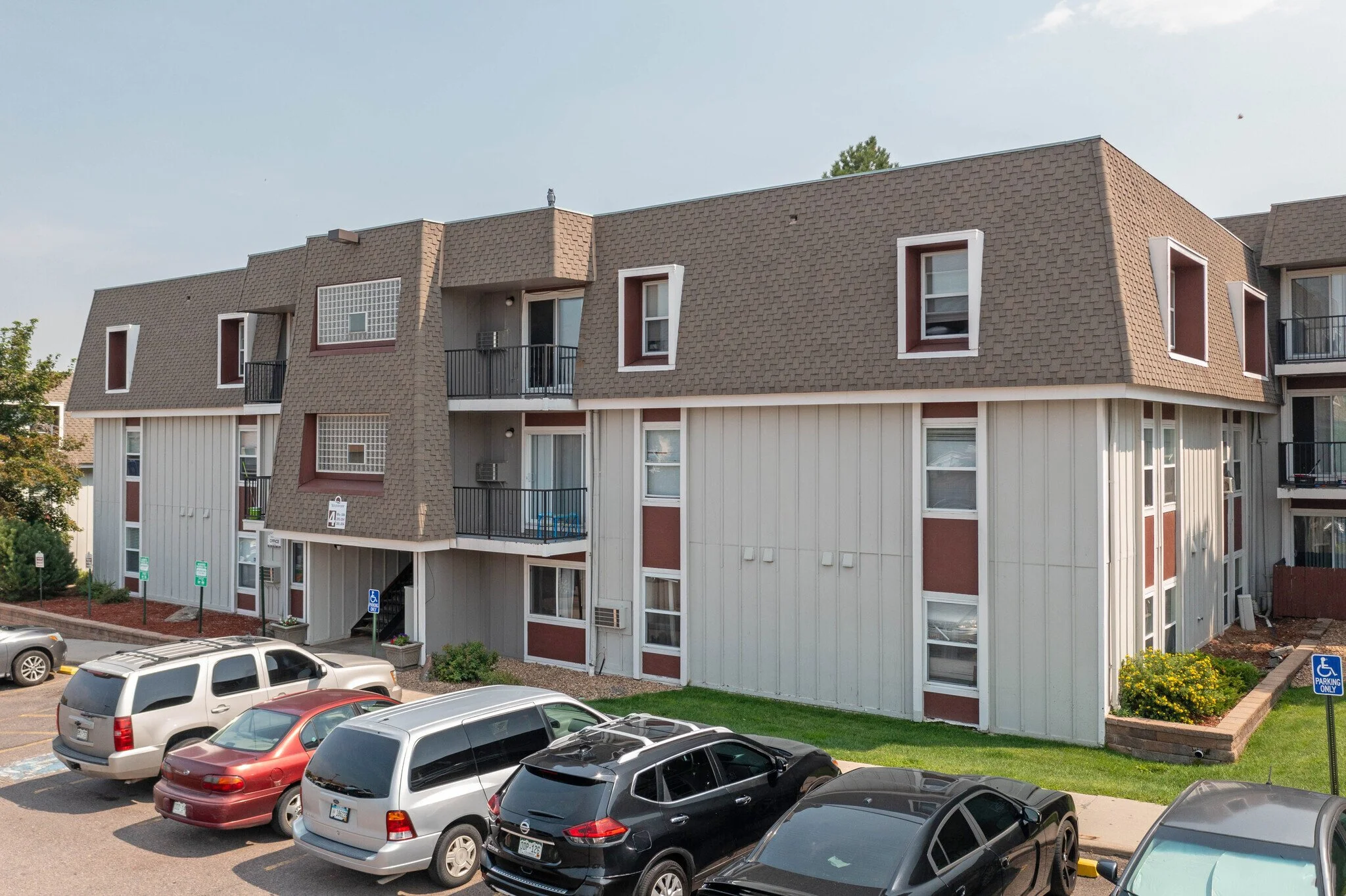 Contact 1 — Waterview on the Parkway