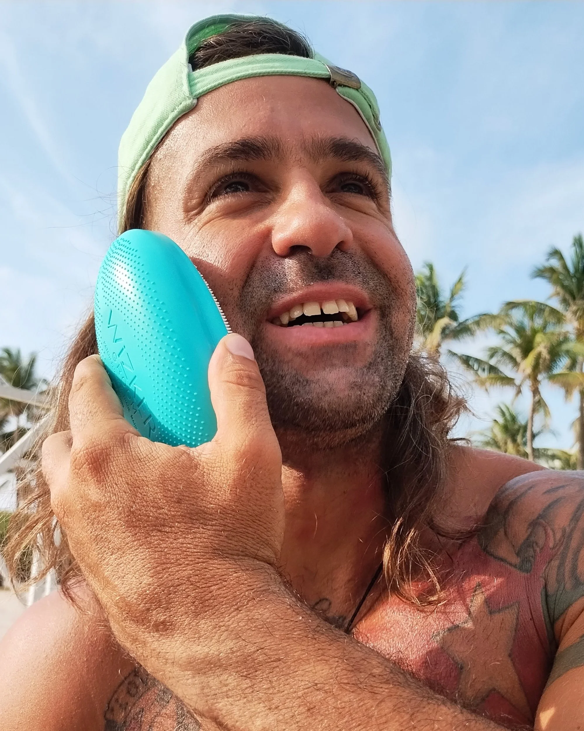 WIZKER Premium Exfoliating Brush Prevents Ingrown Hair and Razor Bumps