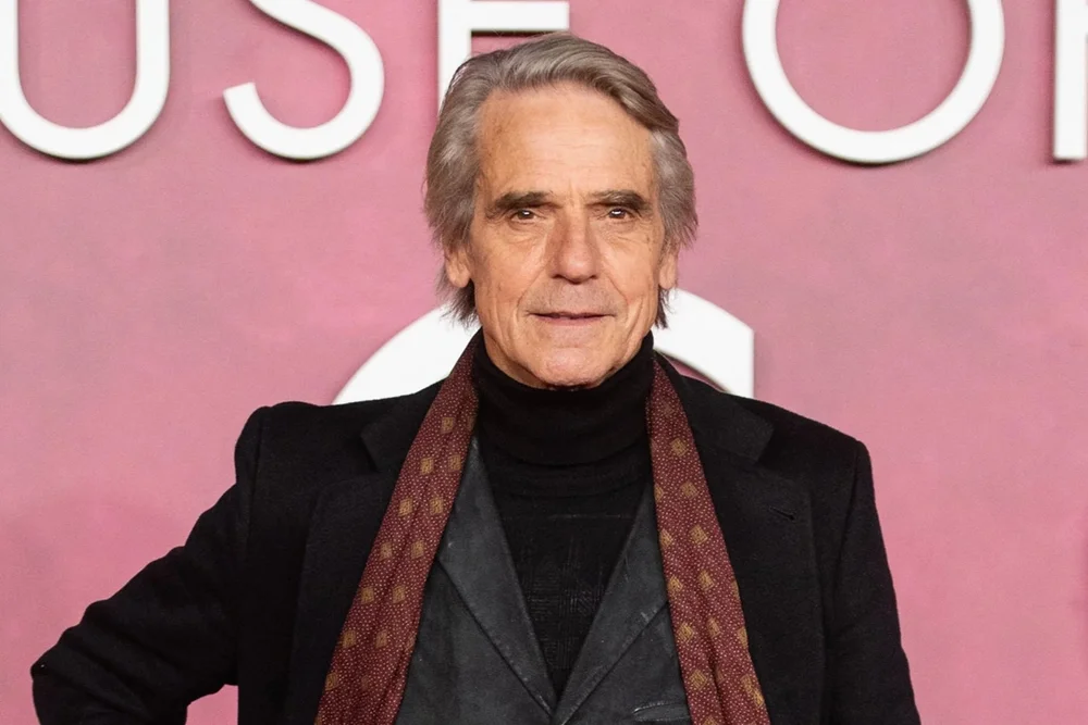 Jeremy Irons Joins Cast Of Amazon Mgms ‘highlander Remake Facing Off