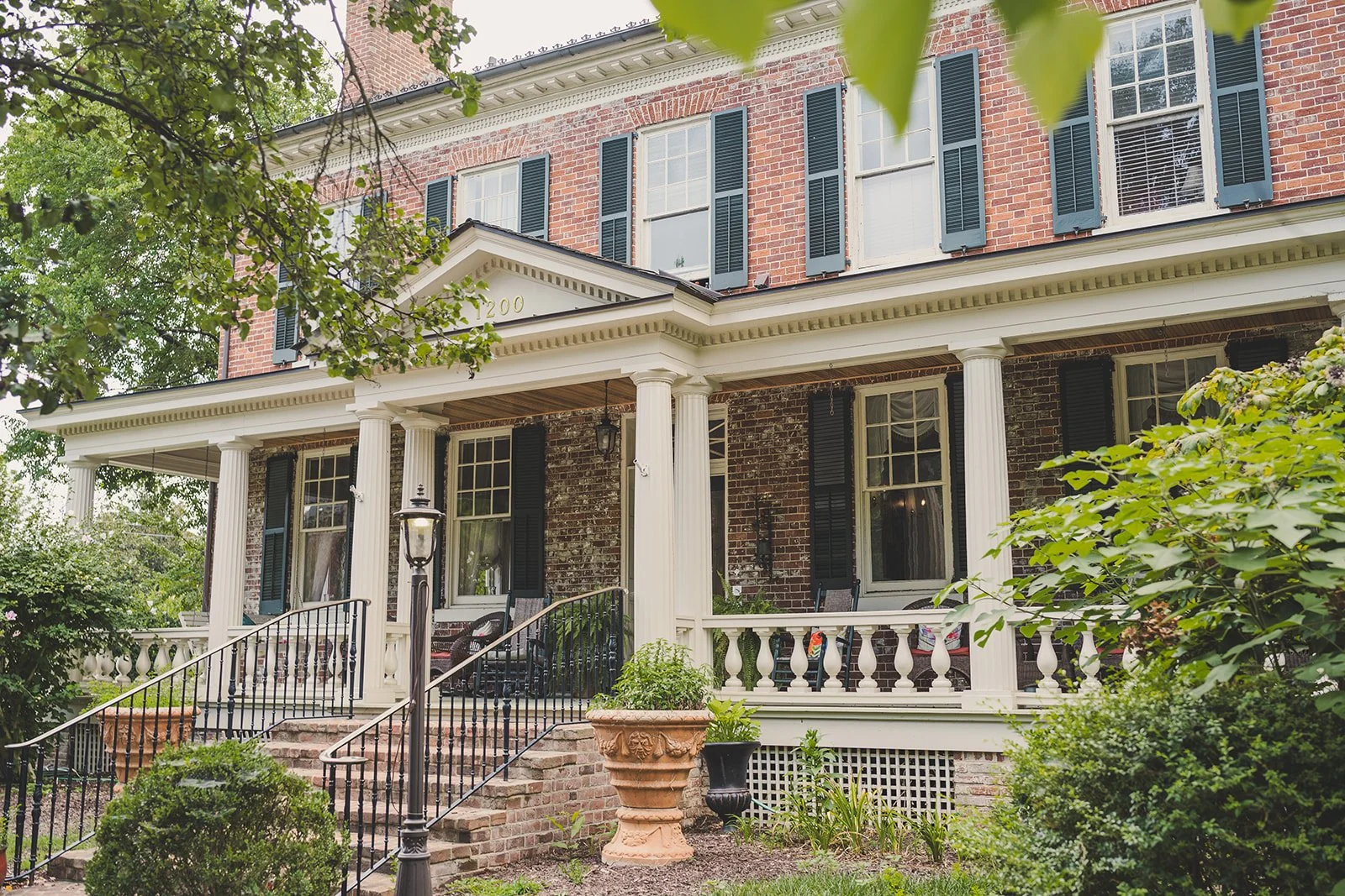 Ironclad Inn - Bed & Breakfast & Bourbon