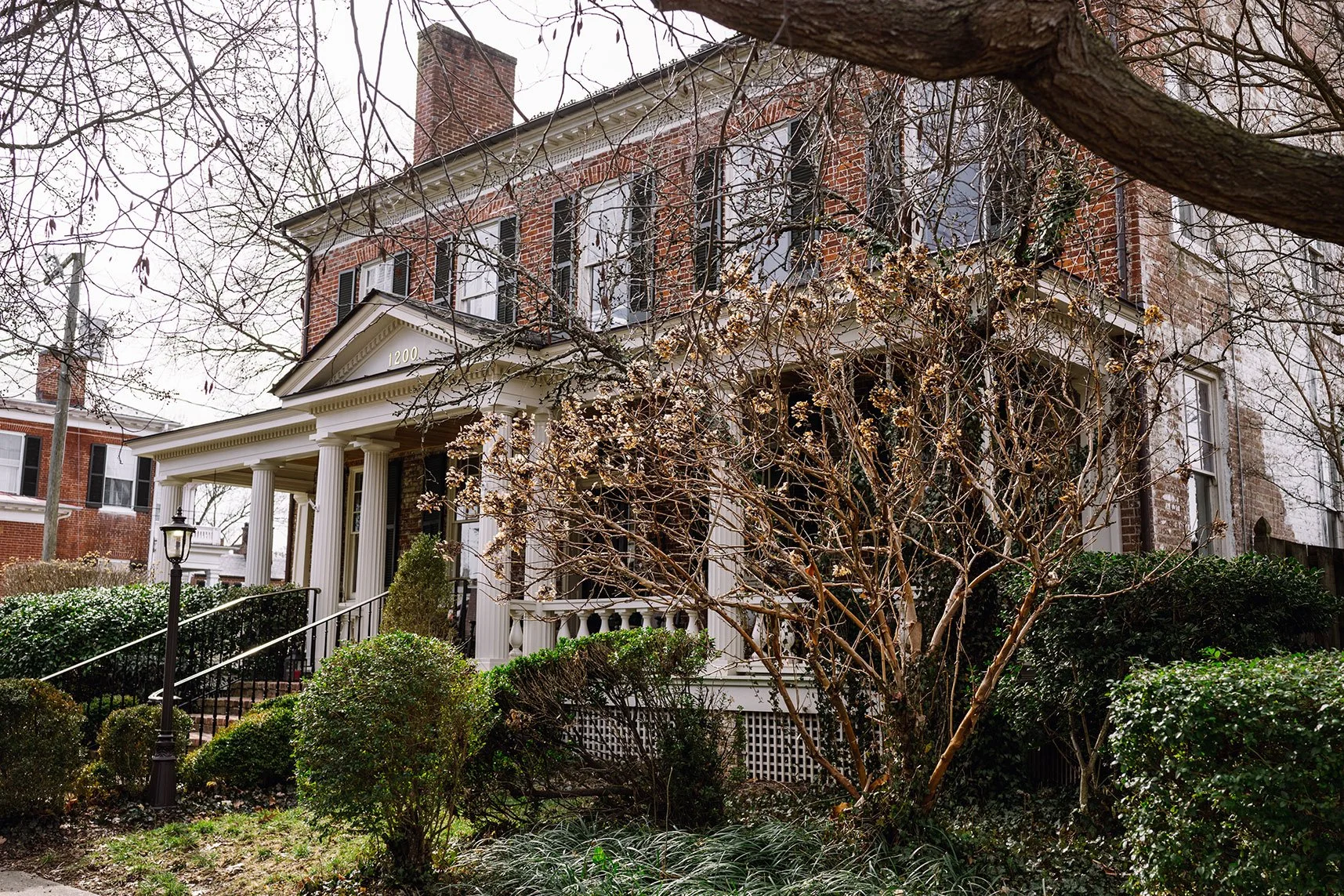 Ironclad Inn - Bed & Breakfast & Bourbon