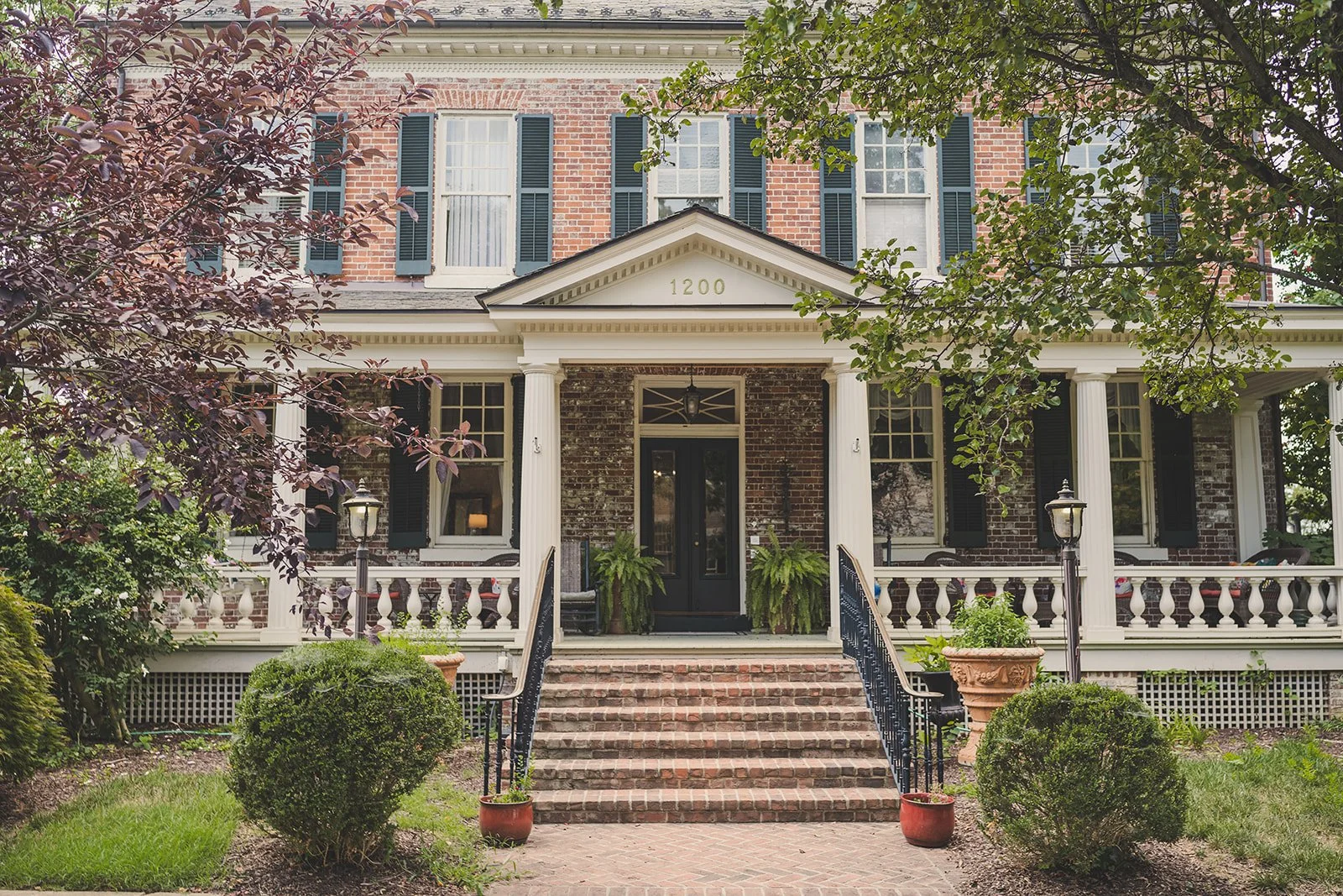 Ironclad Inn - Bed & Breakfast & Bourbon