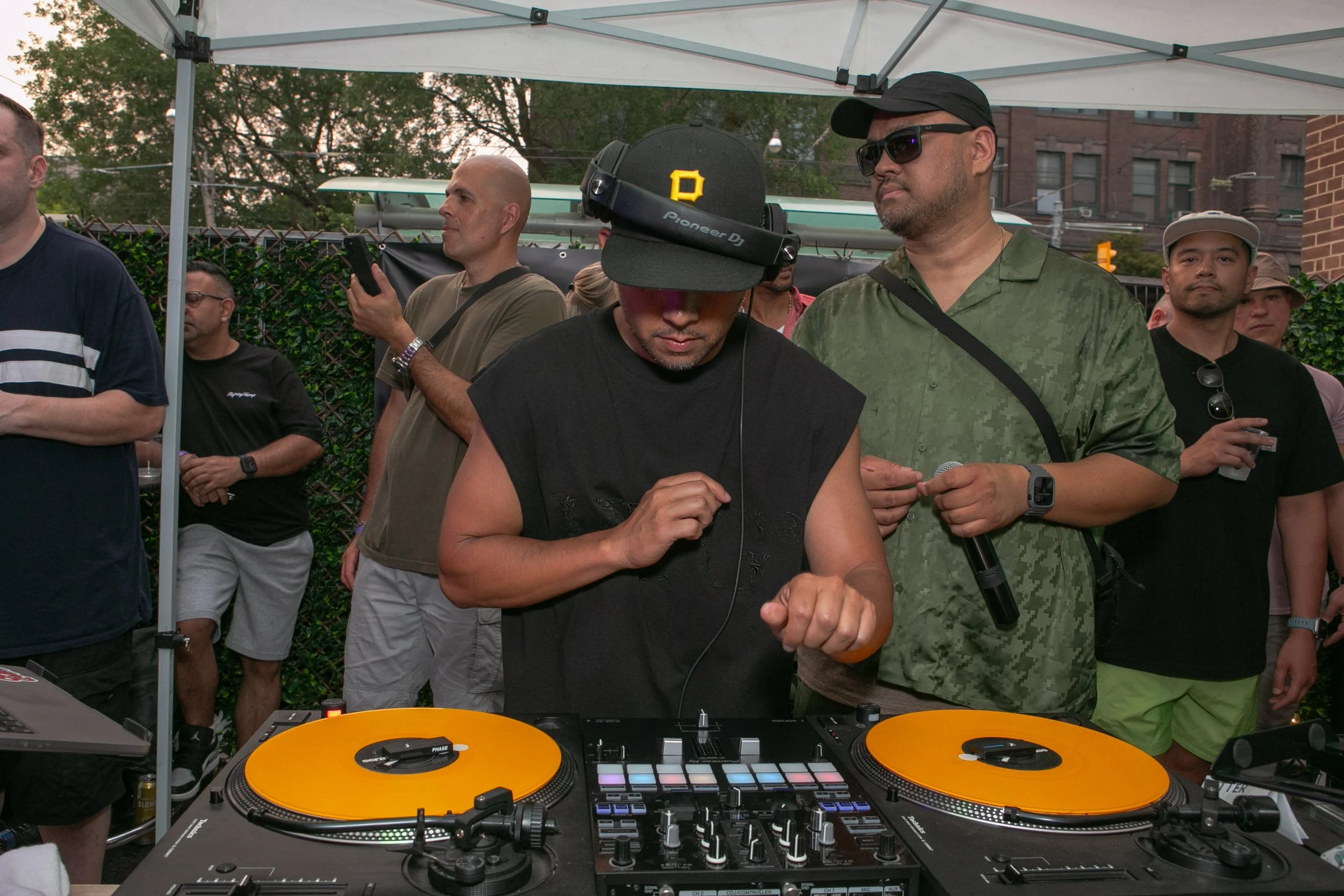 ABOUT US — CHILLIN' & GRILLIN'