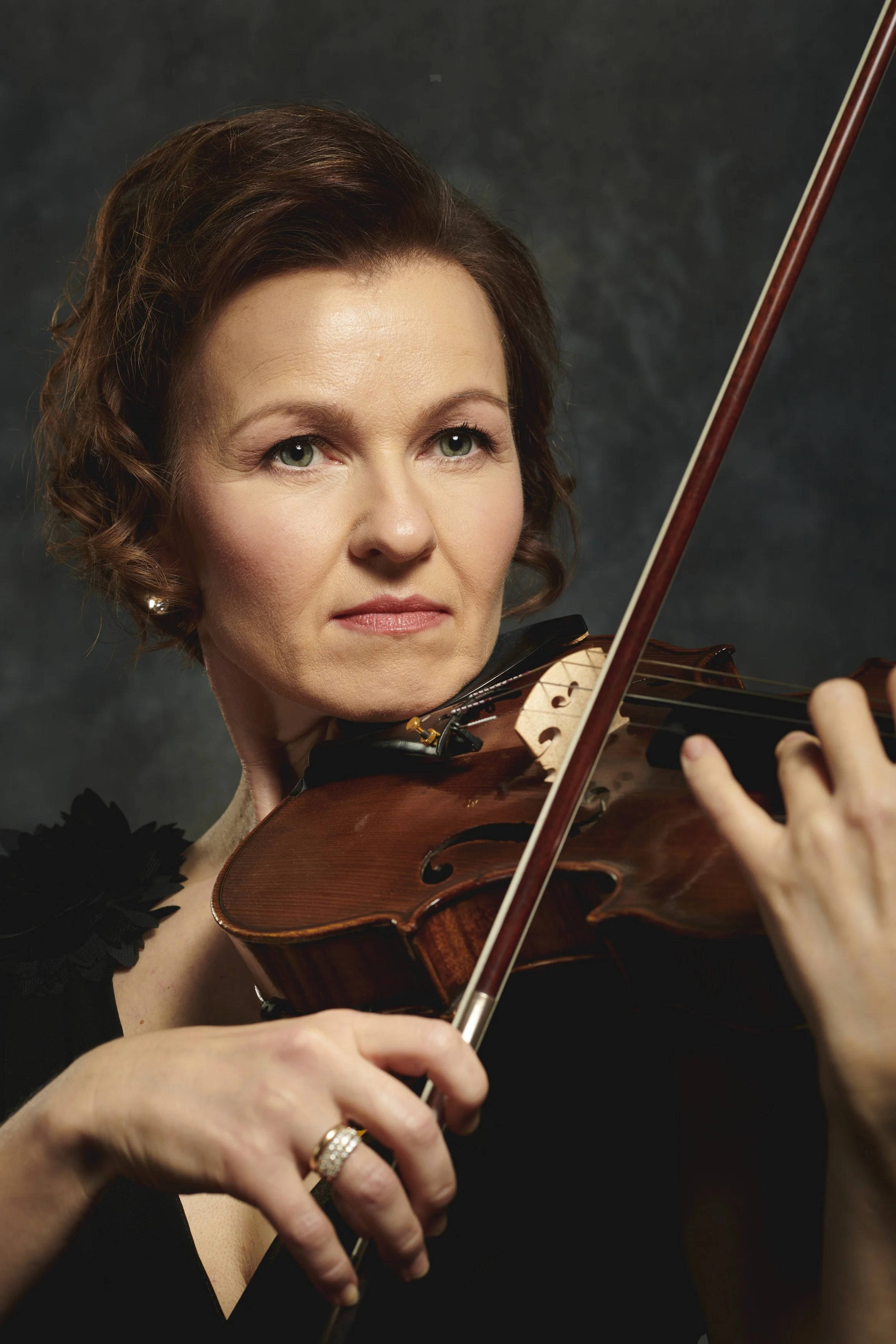 Bio Violinist — Nadine Bargout