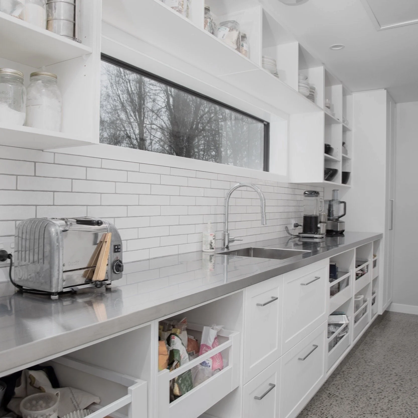 Kitchens - Classic, modern, traditional, industrial, walk-in butlers ...