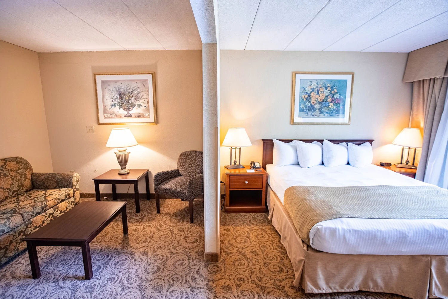 Rooms — Sturbridge Host Hotel & Conference Center