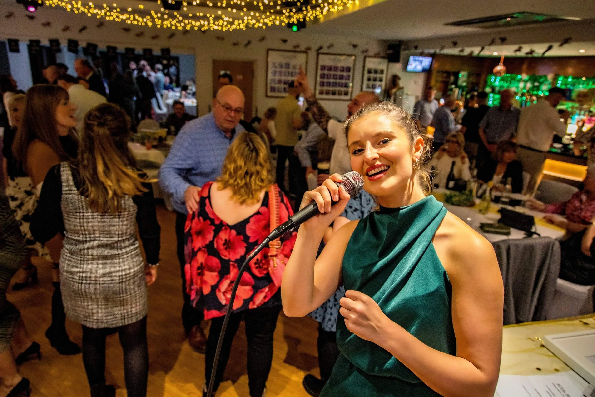 Shannon Kitchen - Singer