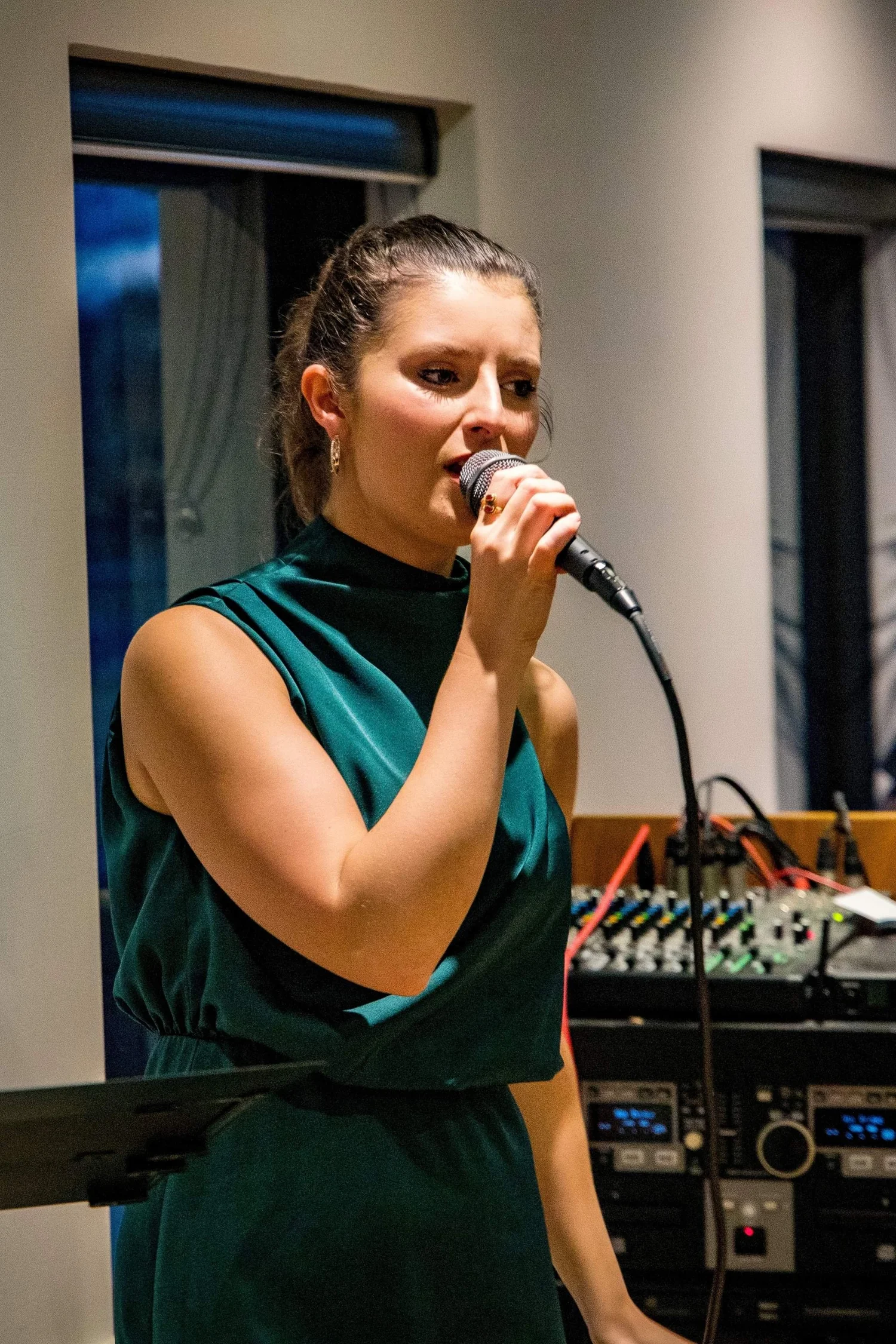 Shannon Kitchen - Singer