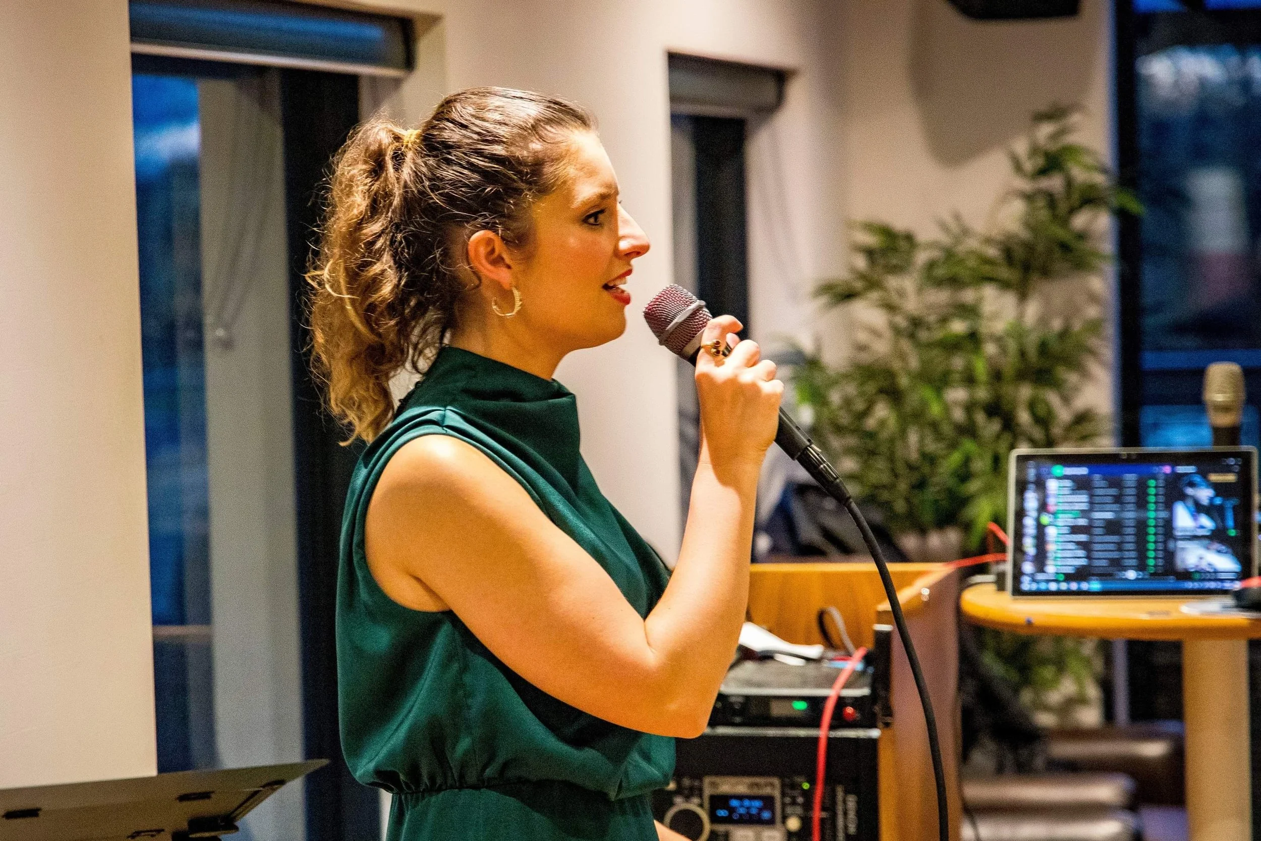 Shannon Kitchen - Singer