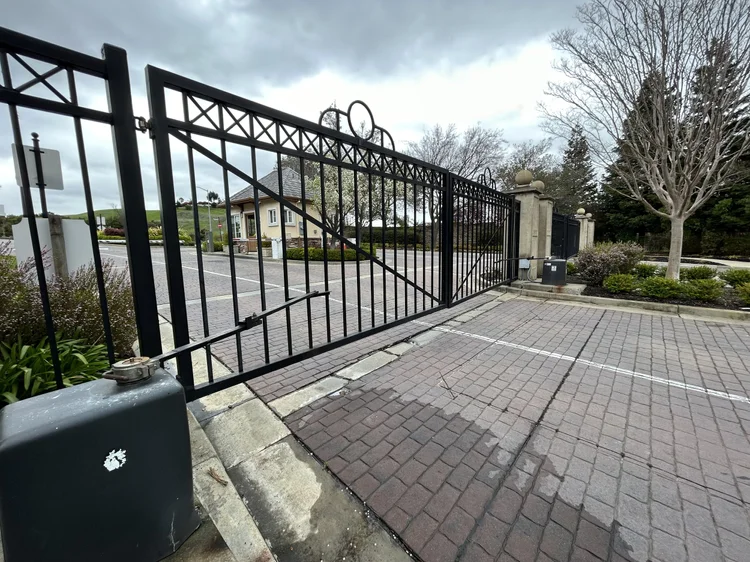 Commercial Automatic Gate Systems — R&S Concord