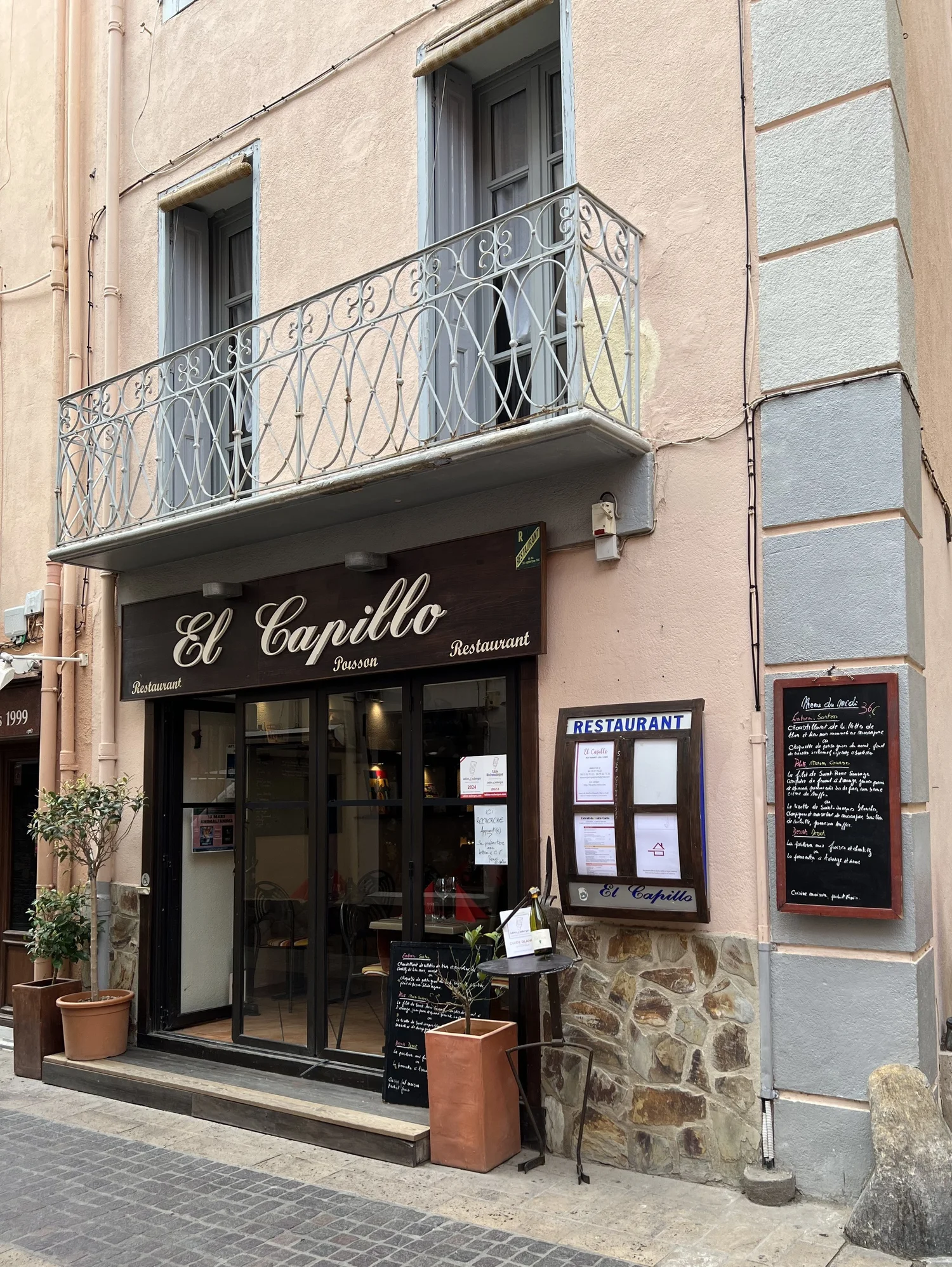 El Capillo Collioure Restaurant Review — Collioure Locals Guide