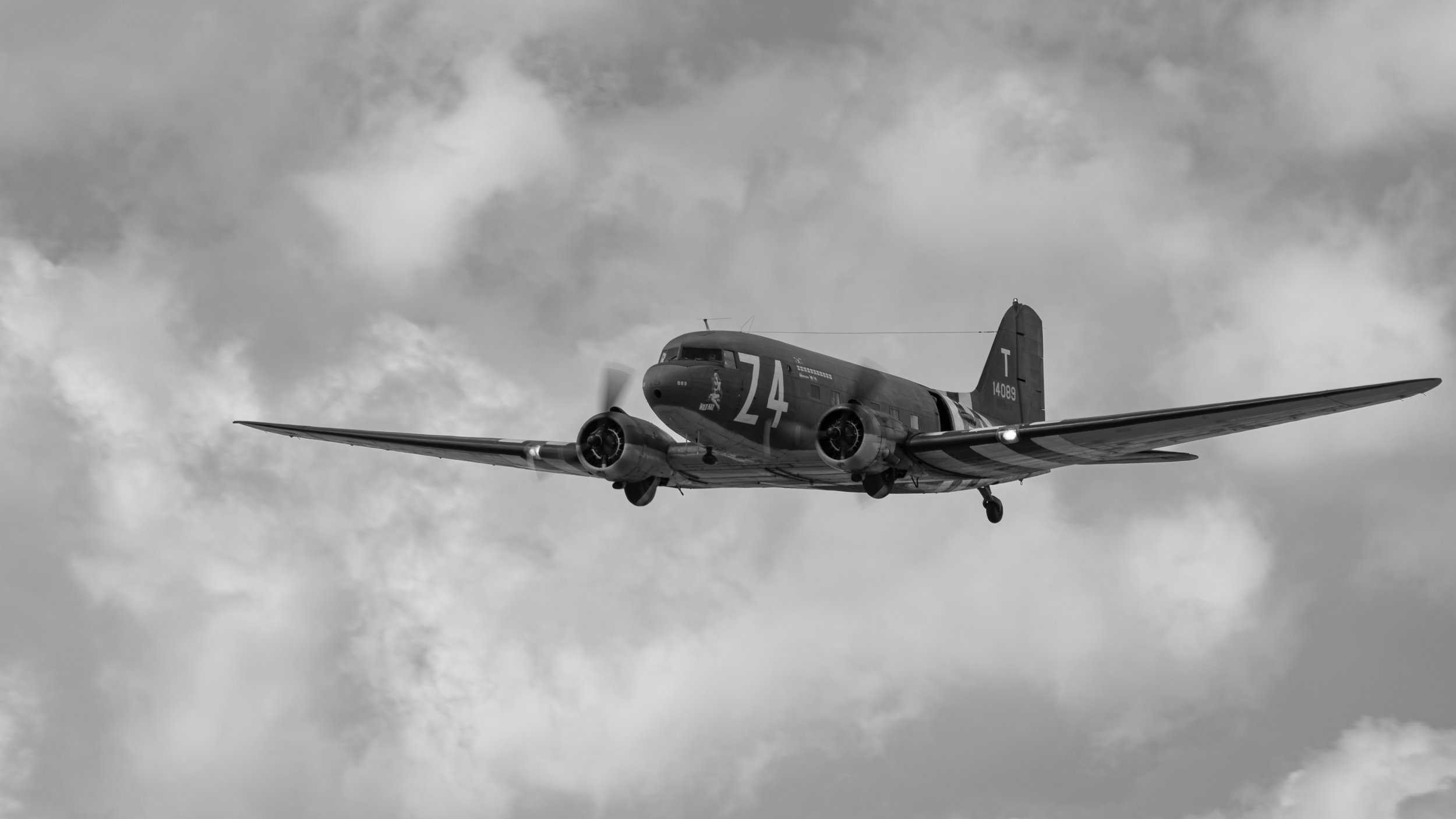 AD PHOTOGRAPHY — WWII Douglas C-49 Skytrain Black and White | Vintage ...