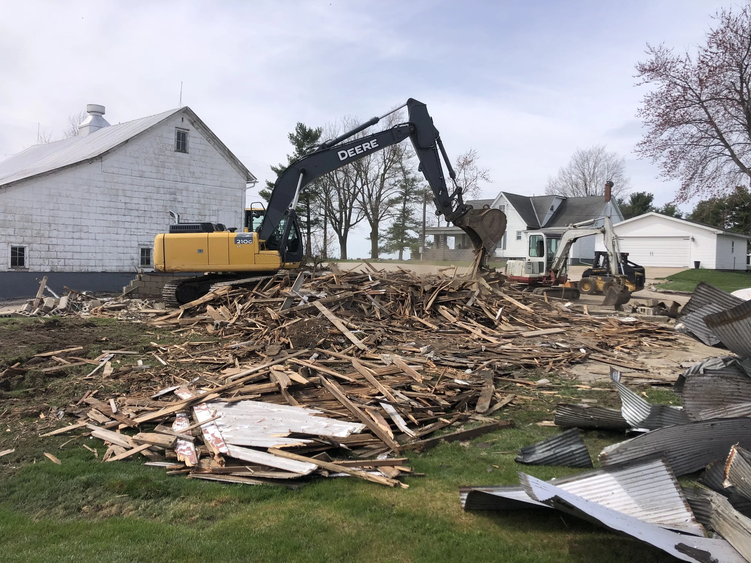 LT Excavating
