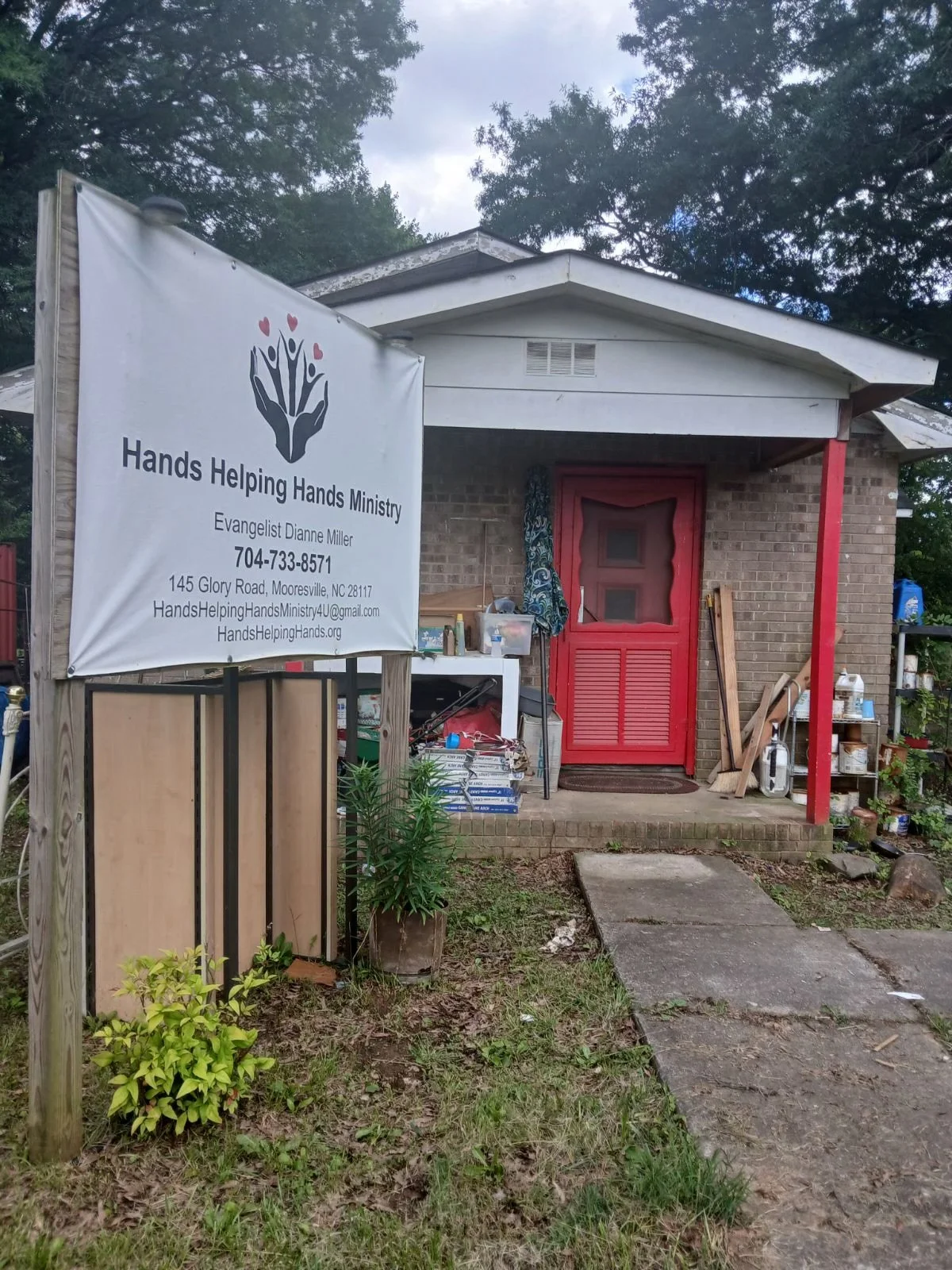 Hands Helping Hands Ministry