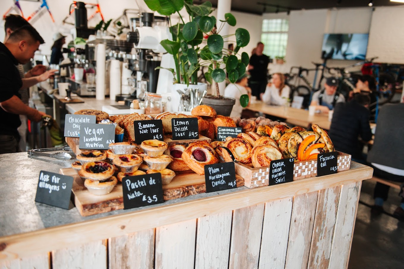 Top 5 Cycling Cafés in London | 2024 — HUDJO