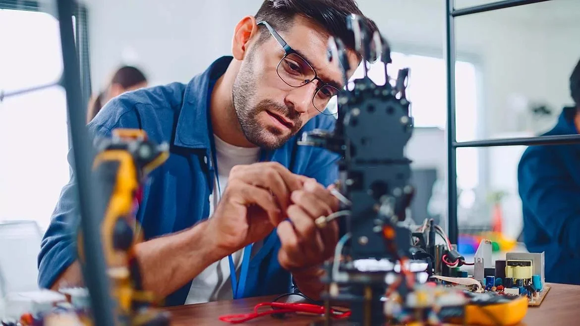 Metrology Trends: Turning Precision into Performance — CMM QUARTERLY