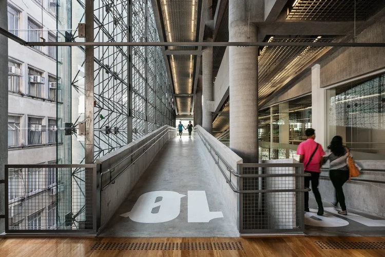 Architecture Tailored for the Deaf and Hard-of-Hearing Community ...