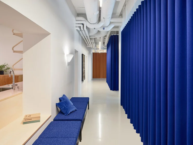 Architecture Tailored for the Deaf and Hard-of-Hearing Community ...
