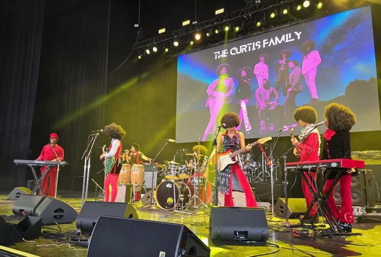 BIO — The Curtis Family C-notes