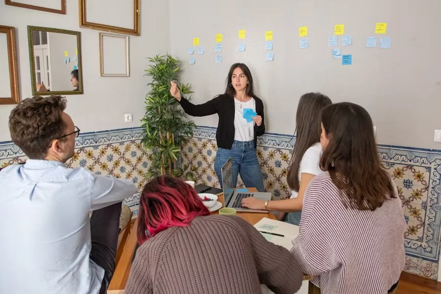 How to Balance Constructive Feedback and Positive Reinforcement in ...