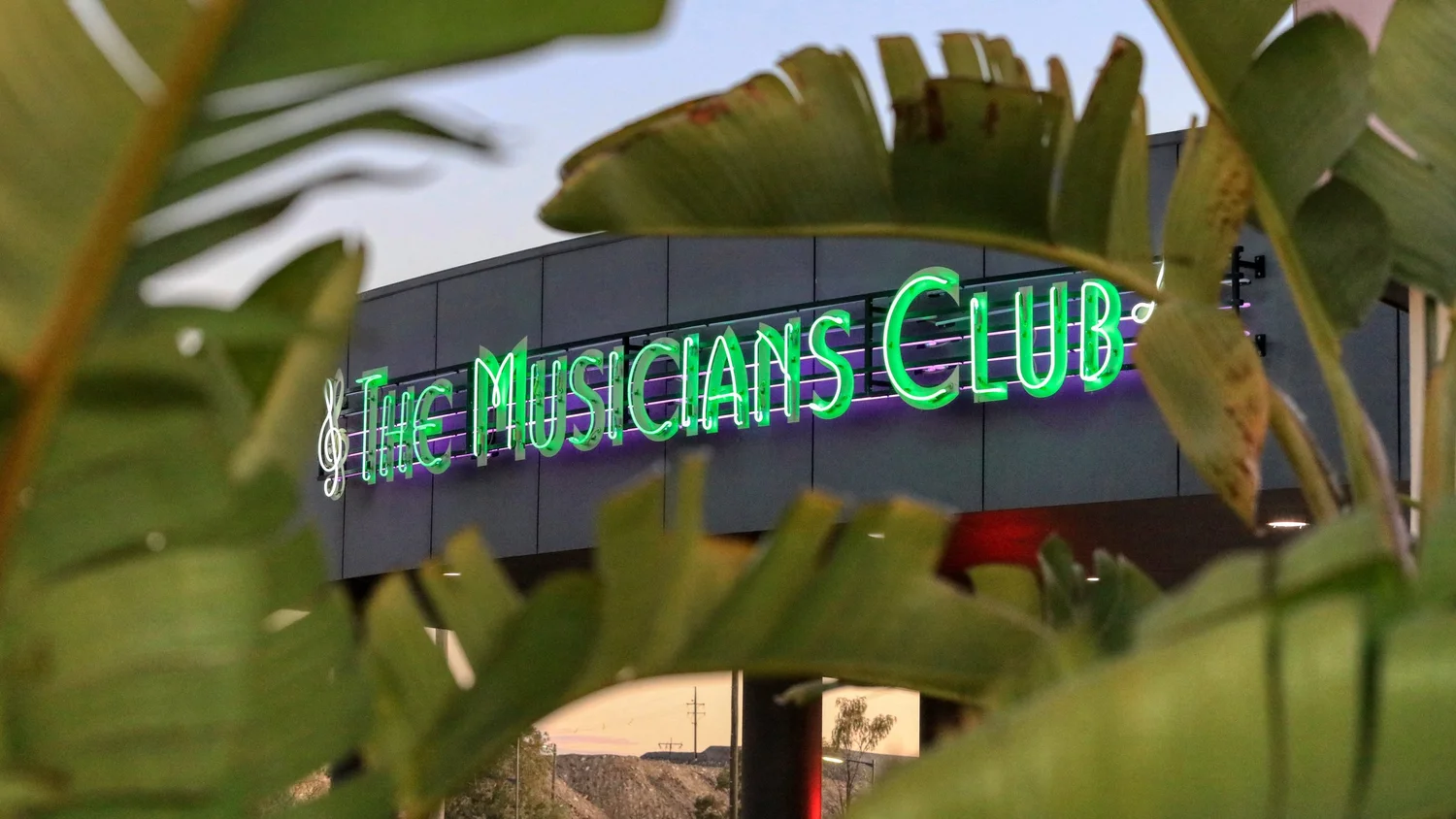 About 5 — MUSICIANS CLUB