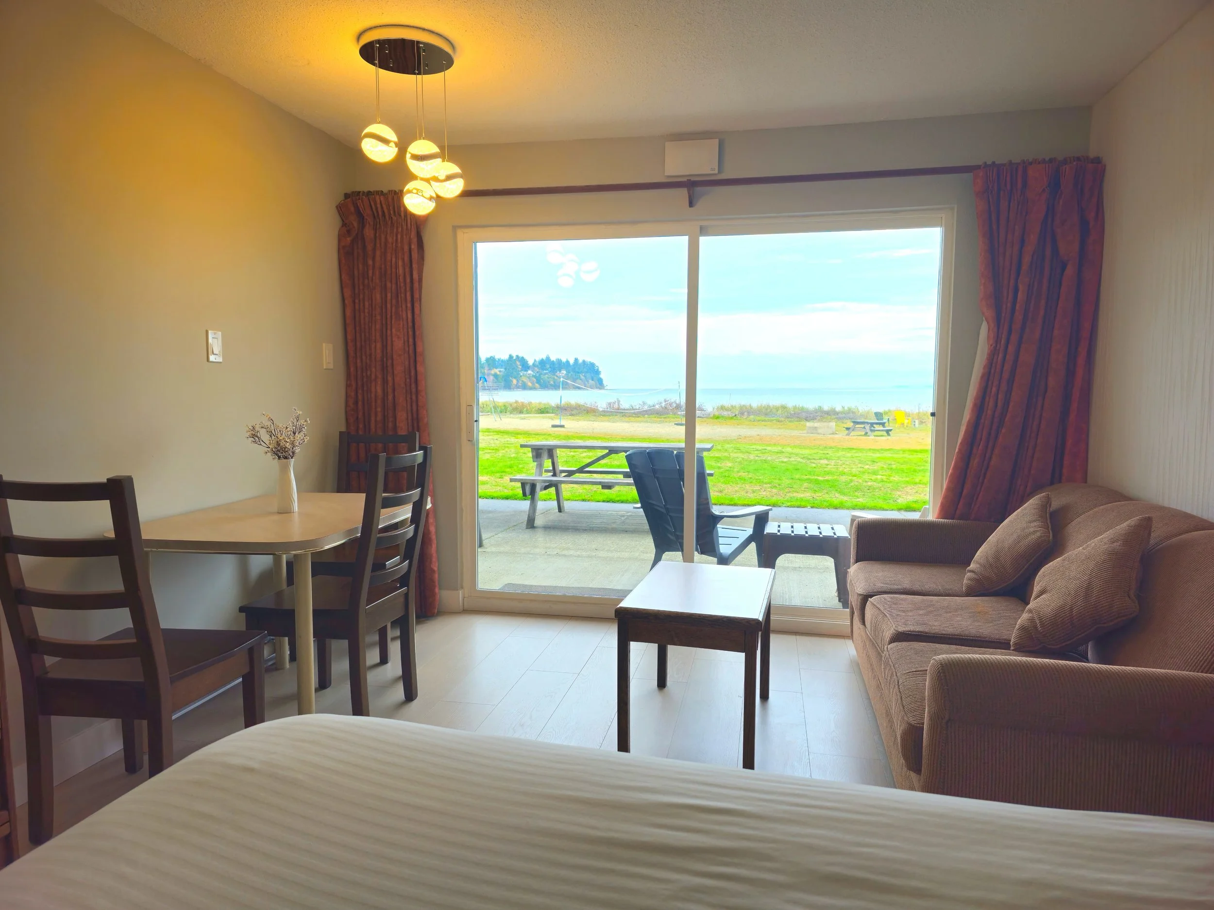 Sea Edge Beachside Hotel
