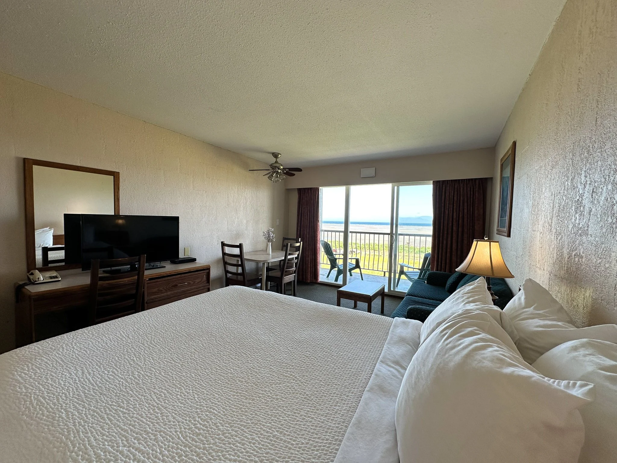 Rooms — Sea Edge Beachside Hotel