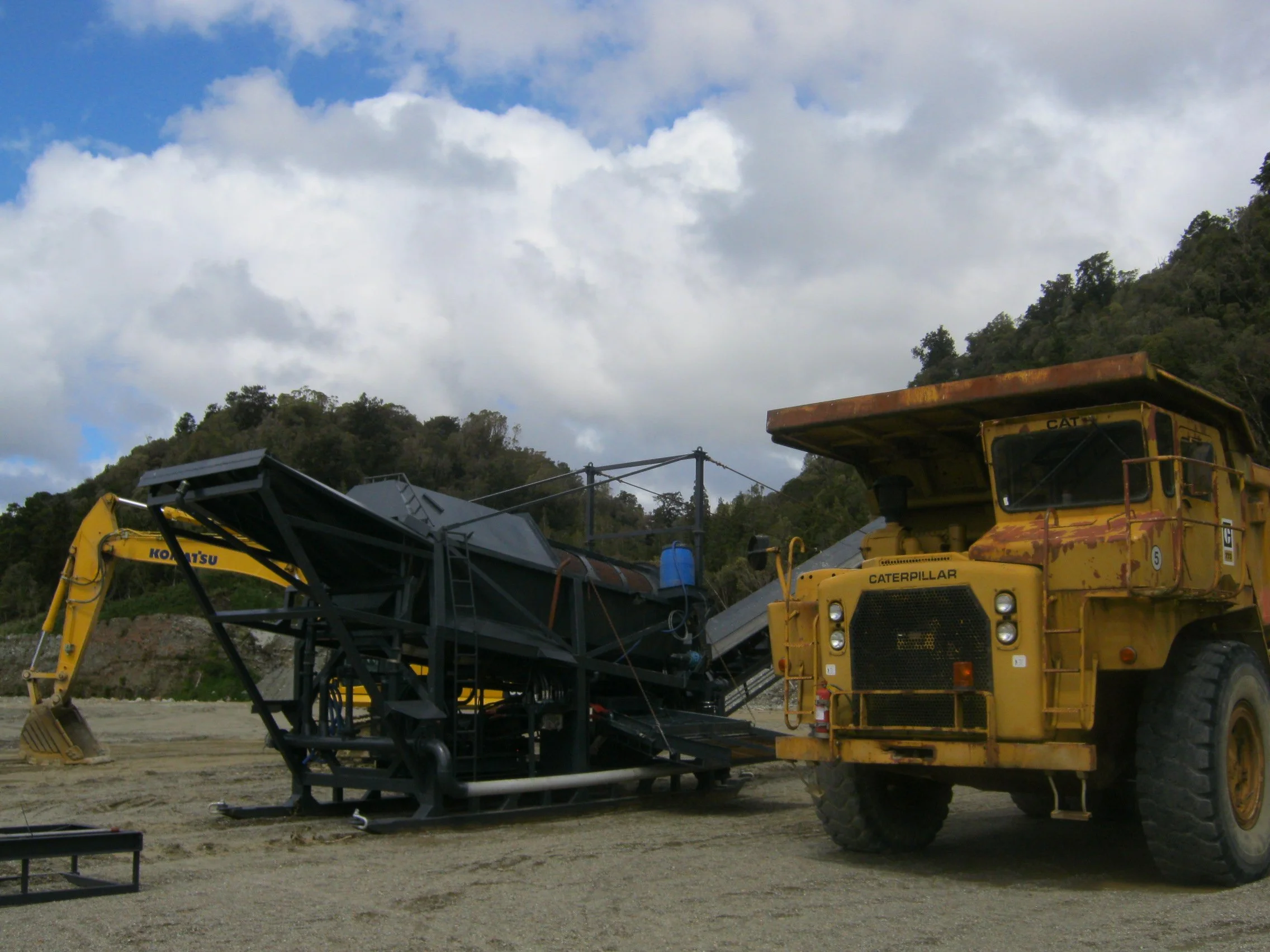 Minequip Mobile 1500-XT Gold Mining Wash Plant — Minequip Gold Trommel ...