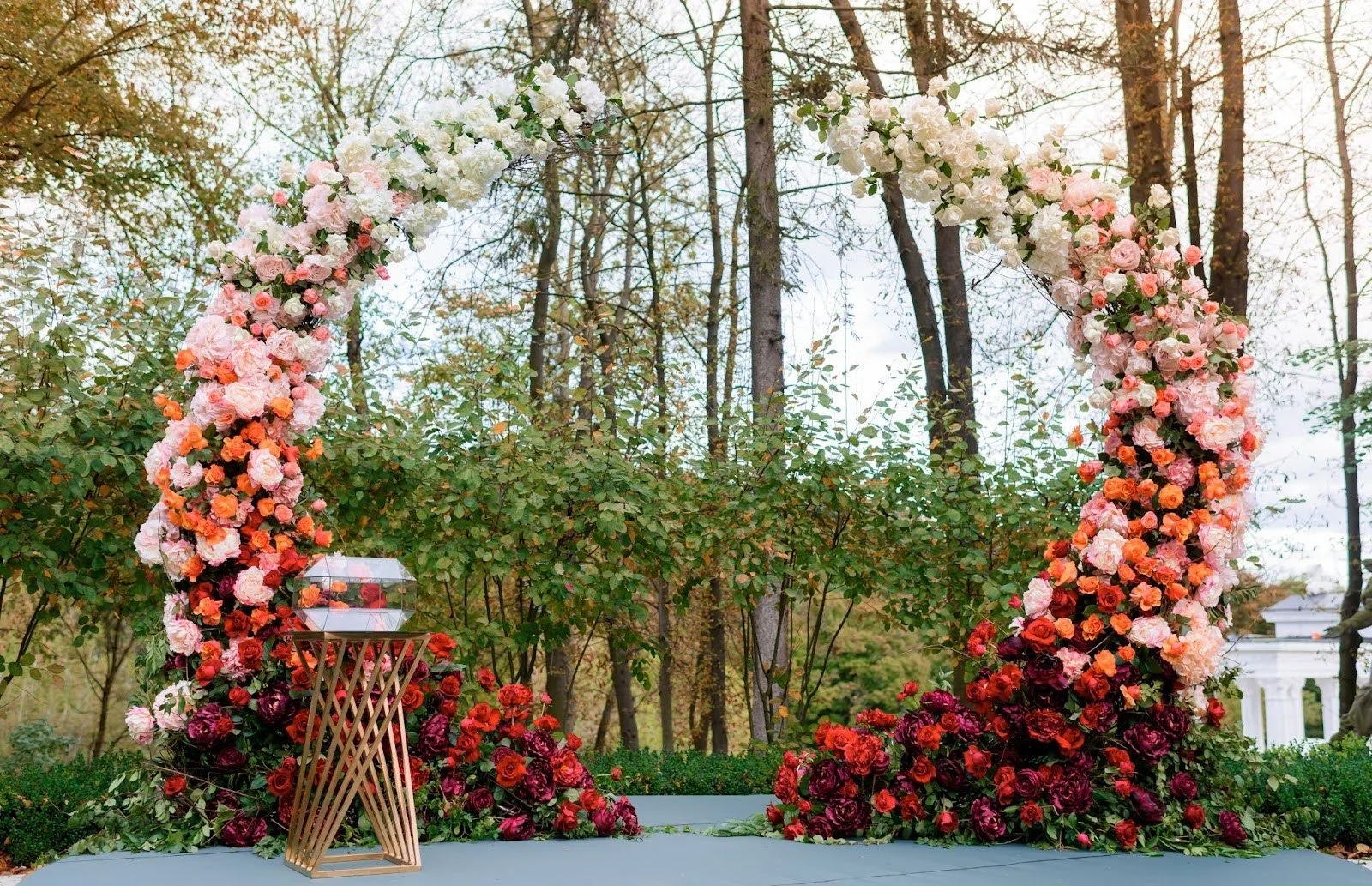 What is a Wedding Arch Called? A Florist’s Guide to Wedding Arch ...