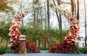 What is a Wedding Arch Called? A Florist’s Guide to Wedding Arch ...