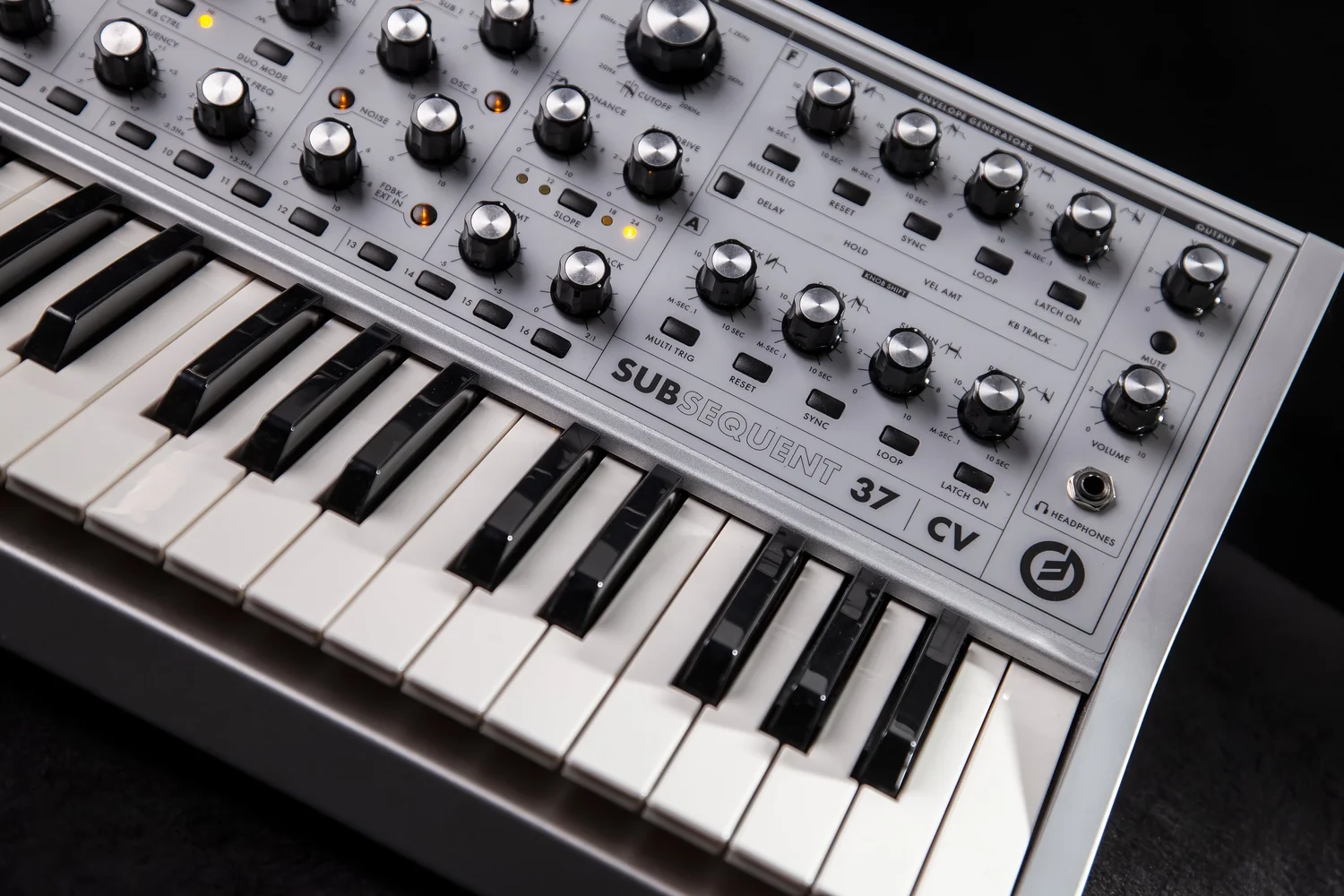 Synthesizer Museum Berlin Our Vintage Synth Collection for You to Play ...