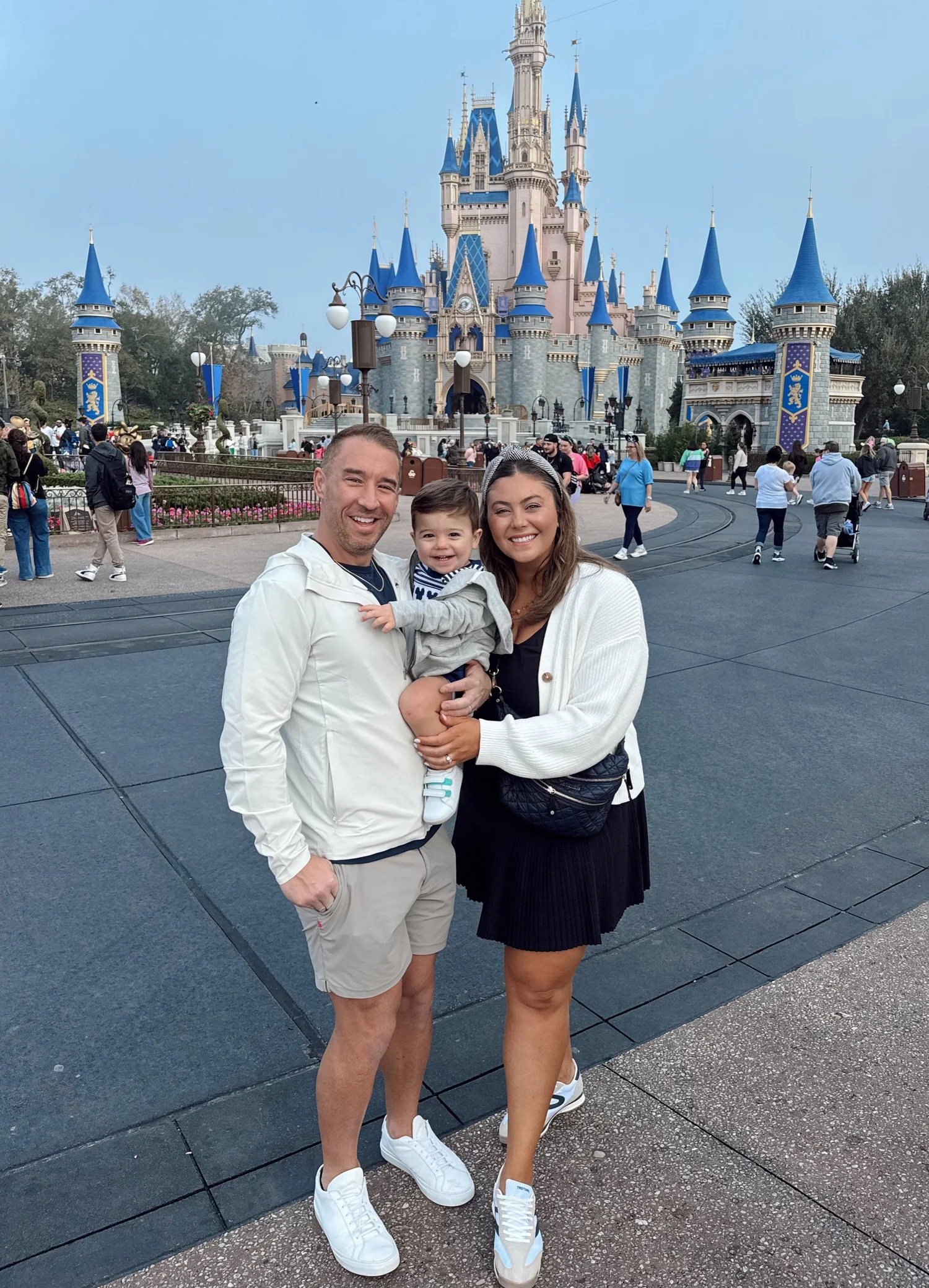 What to Wear to Disney: Stylish & Practical Outfit Ideas for the Parks ...