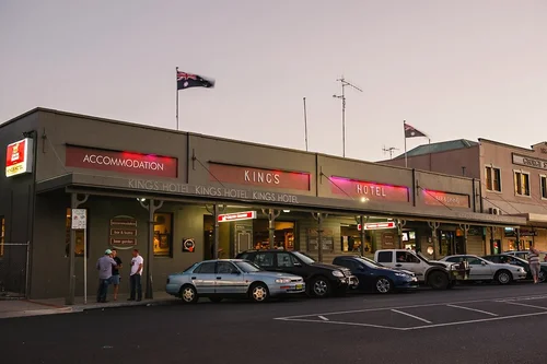 Kings Hotel Bathurst | Best Pub, Beer Garden | TAB facilities | Family ...